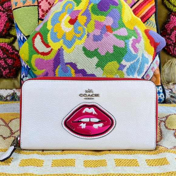 Coach | Bags | Coach Rare Lips Two Toned Accordion Style Leather Wallet ...